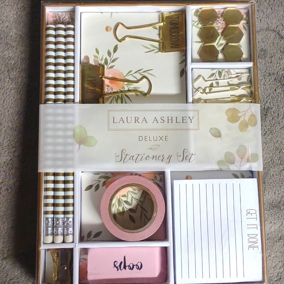 Laura Ashley | Office | Laura Ashley Stationery Deluxe Set | Poshmark